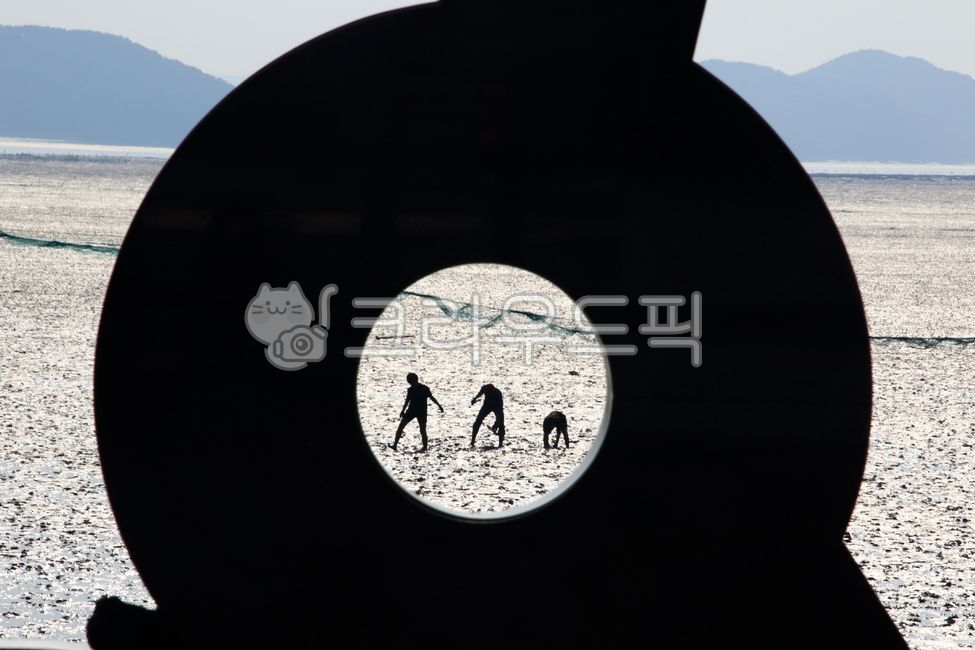 Hole 구멍 실루엣 Person 사람 사진 이미지 일러스트 캘리그라피 U Kwae Han작가