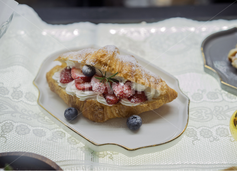 크로와상, 딸기크로와상, 크루와상, 딸기크루와상, croissant, 사진,이미지,일러스트,캘리그라피 - 푸른사막작가